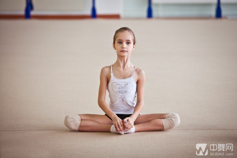 Marta Krylova柔美练功照 瞬间被萌化了-舞蹈相关-心舞飞漾-中舞网_爱一格旗下舞蹈网
