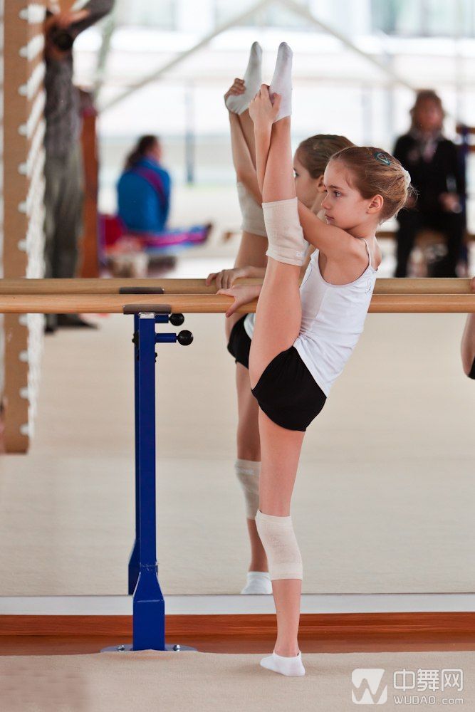Marta Krylova柔美练功照 瞬间被萌化了-舞蹈相关-心舞飞漾-中舞网_爱一格旗下舞蹈网